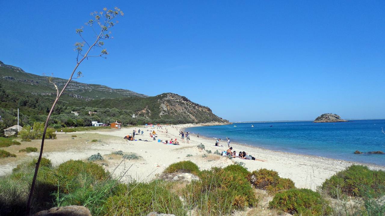 Praia do Creiro e Pedra da Anicha no Portinho da Arrábida (Video)